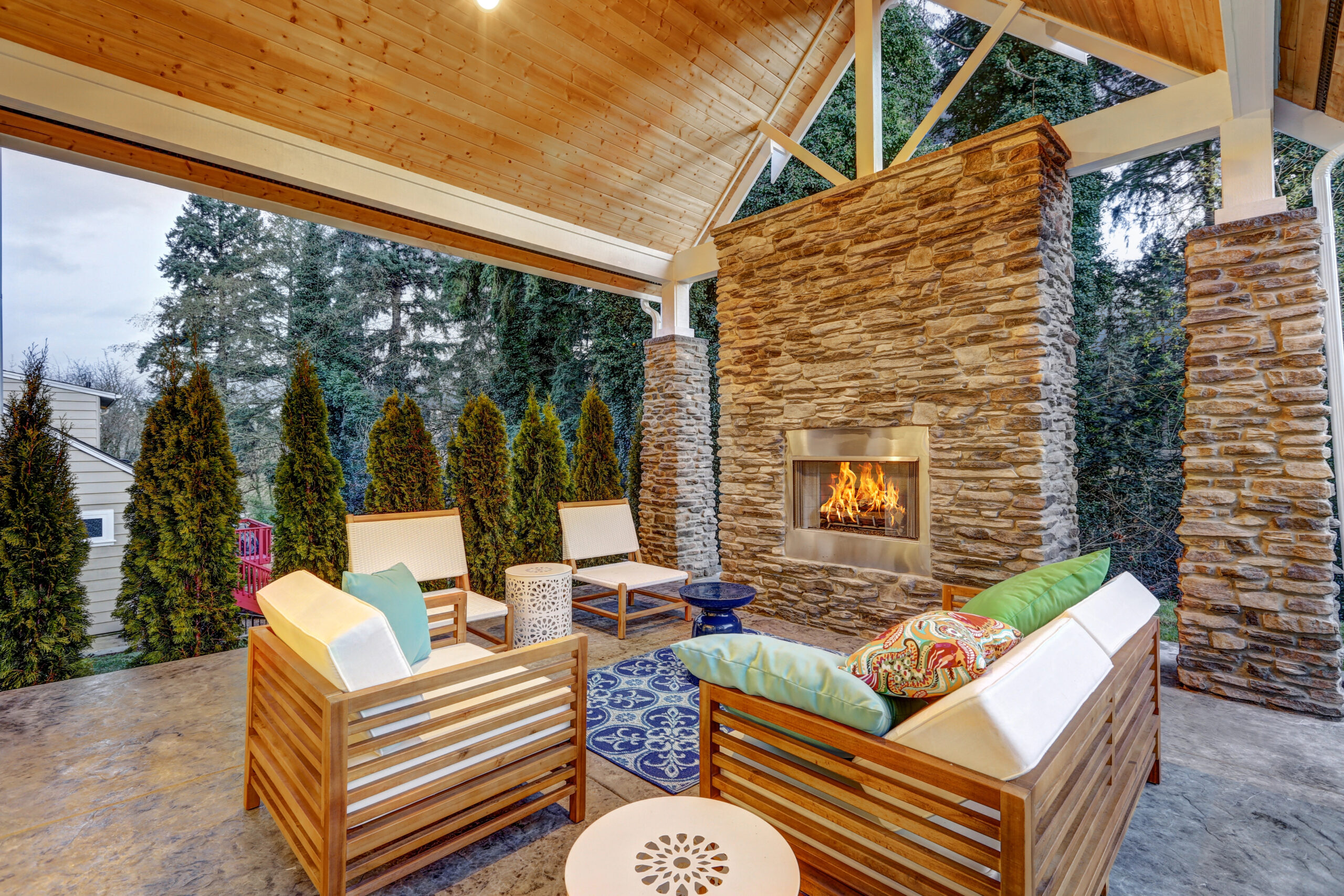 Outdoor Kitchens and Fire Features That Elevate Your Yard